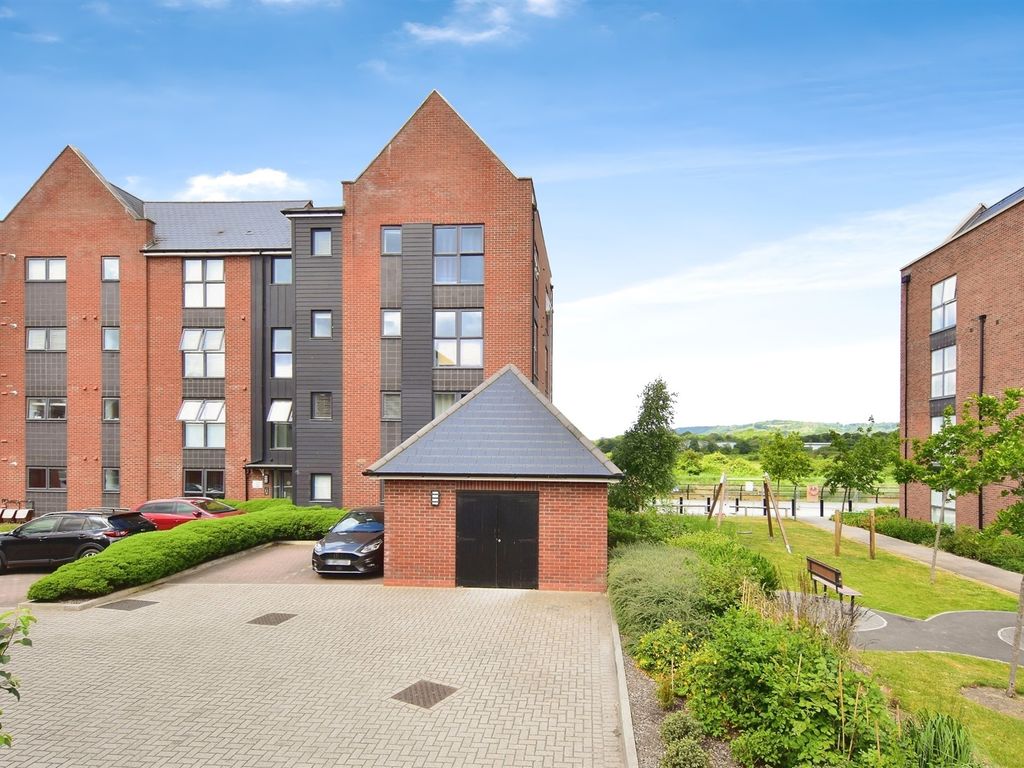 2 bed flat for sale in Waterman Way, Wouldham, Rochester ME1, £300,000 ...