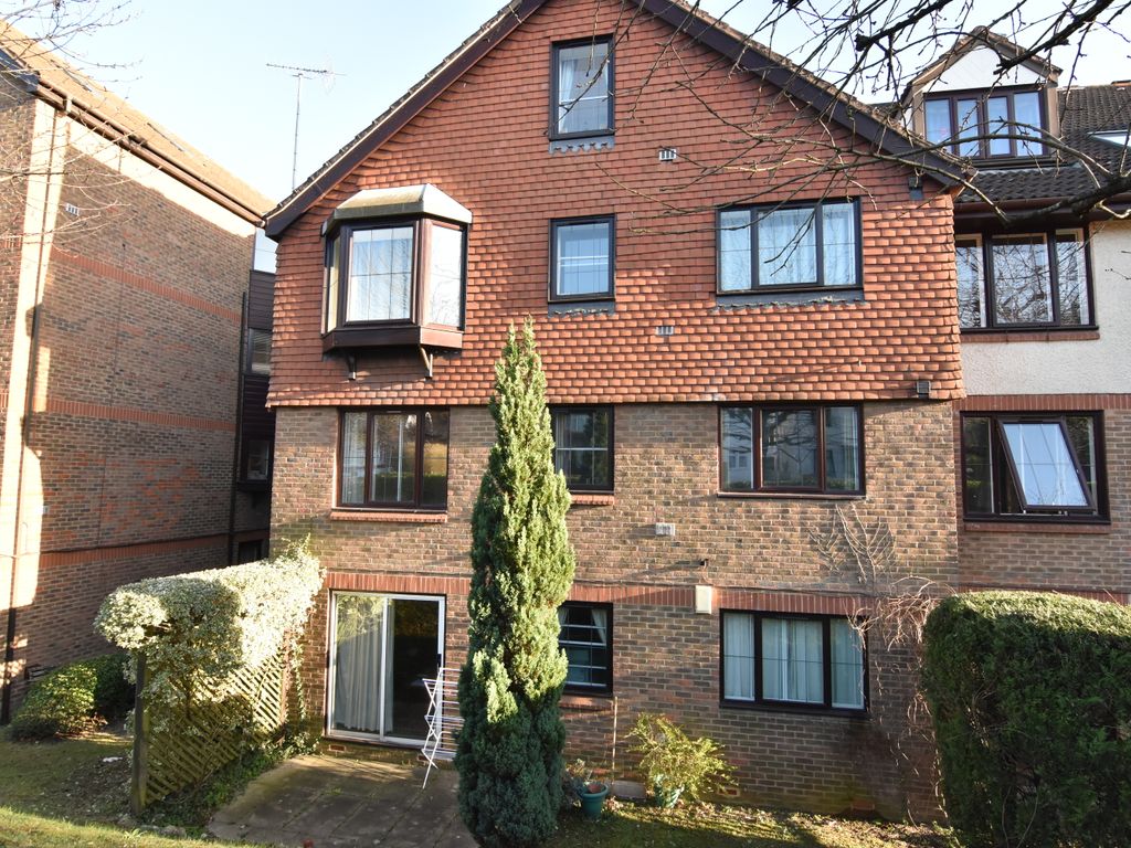 2 bed flat to rent in Lansdowne Road, Purley CR8, £1,500 pcm - Zoopla