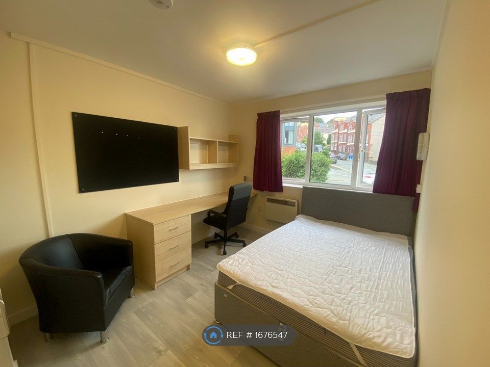 Studio to rent in Studio 4D 28 Deiniol Road, Bangor LL57 - Zoopla