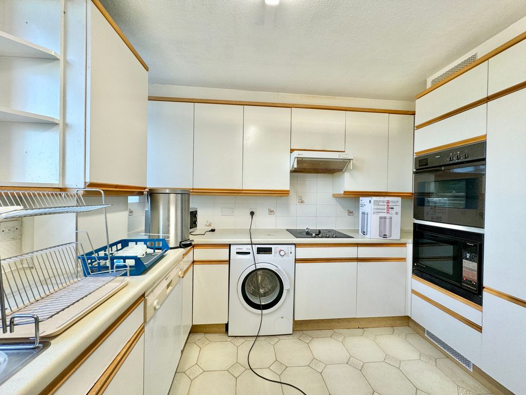 3 bed flat to rent in Melvin Hall, 282 Golders Green Road, London NW11 ...