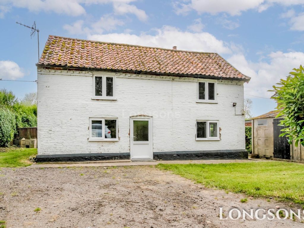 3 bed detached house to rent in Main Road, Little Fransham NR19, £1,100 ...