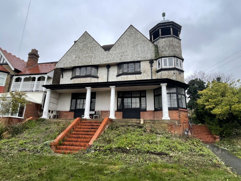 2 bed flat to rent in Dane Road, Margate CT9, £875 pcm - Zoopla