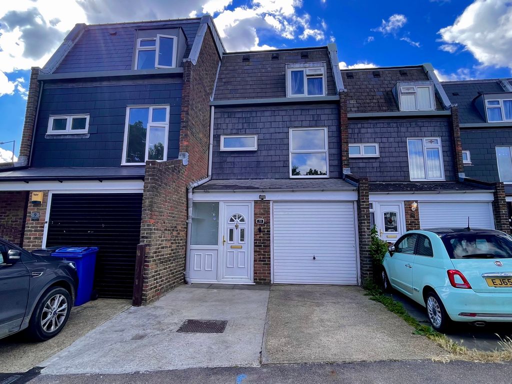 3 Bed End Terrace House To Rent In Saladin Drive Purfleet Rm19 £1 750