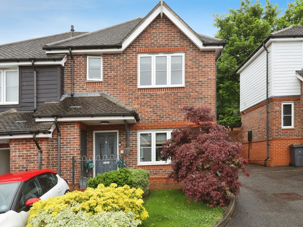 3 bed end terrace house for sale in Apple Tree Close, High Wycombe HP13 ...
