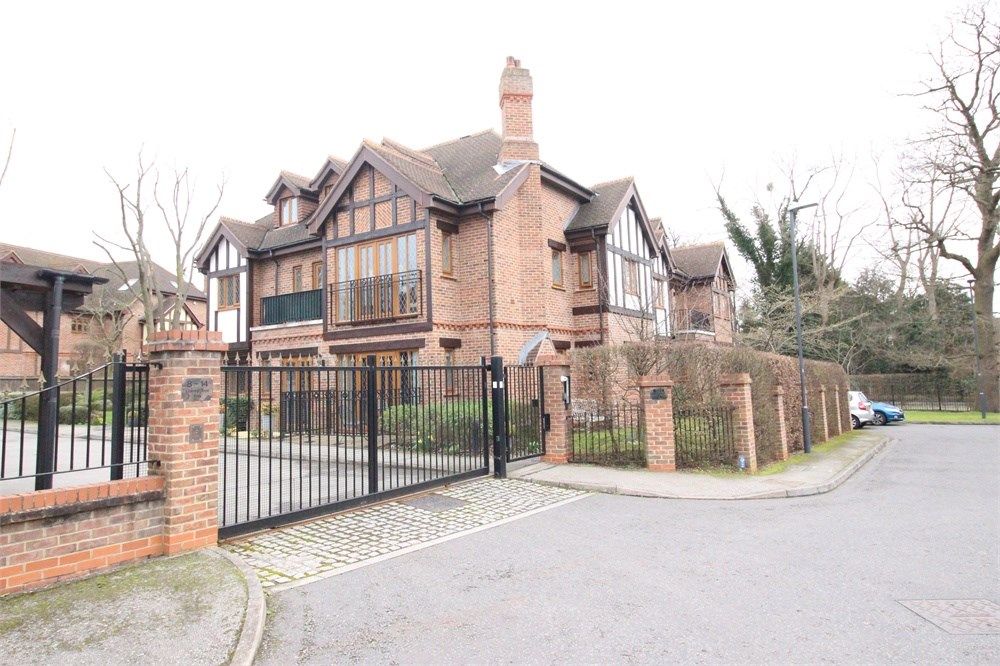 2 bed flat to rent in Cherry Tree Way, Stanmore HA7 - Zoopla