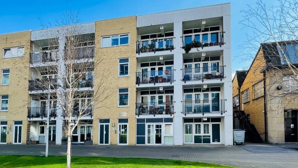 1 bed flat for sale in Flat 15, 50 Hacon Square, Richmond Road, London ...