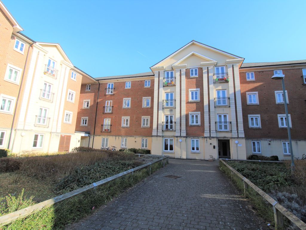 2 bed flat for sale in Brunel Crescent, Swindon SN2 - Zoopla