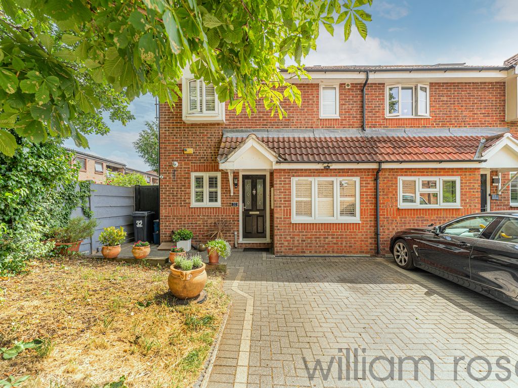 3 bed end terrace house for sale in Fieldhouse Close, London E18, £ ...