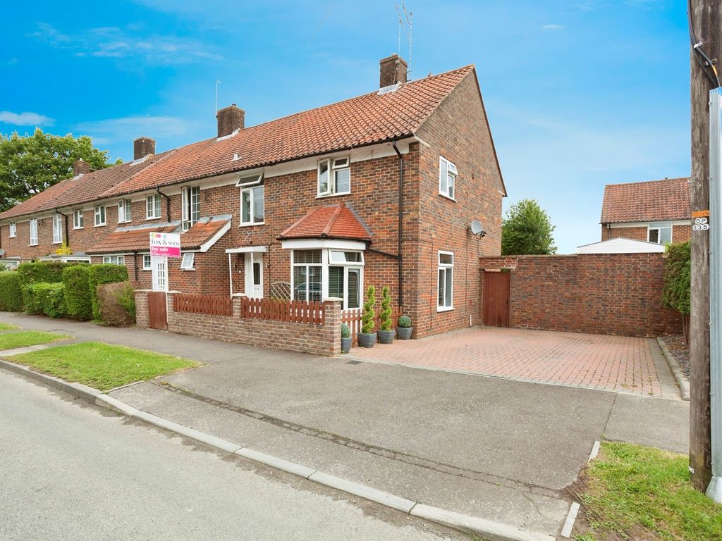 3 bed end terrace house for sale in Shaws Road, Crawley RH10, £450,000 ...