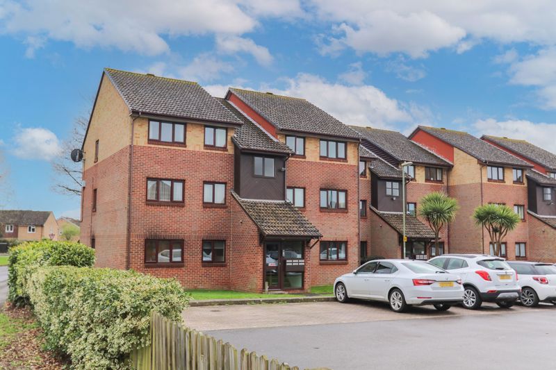 2 Bed Flat For Sale In Woodrush Crescent Locks Heath Southampton So31