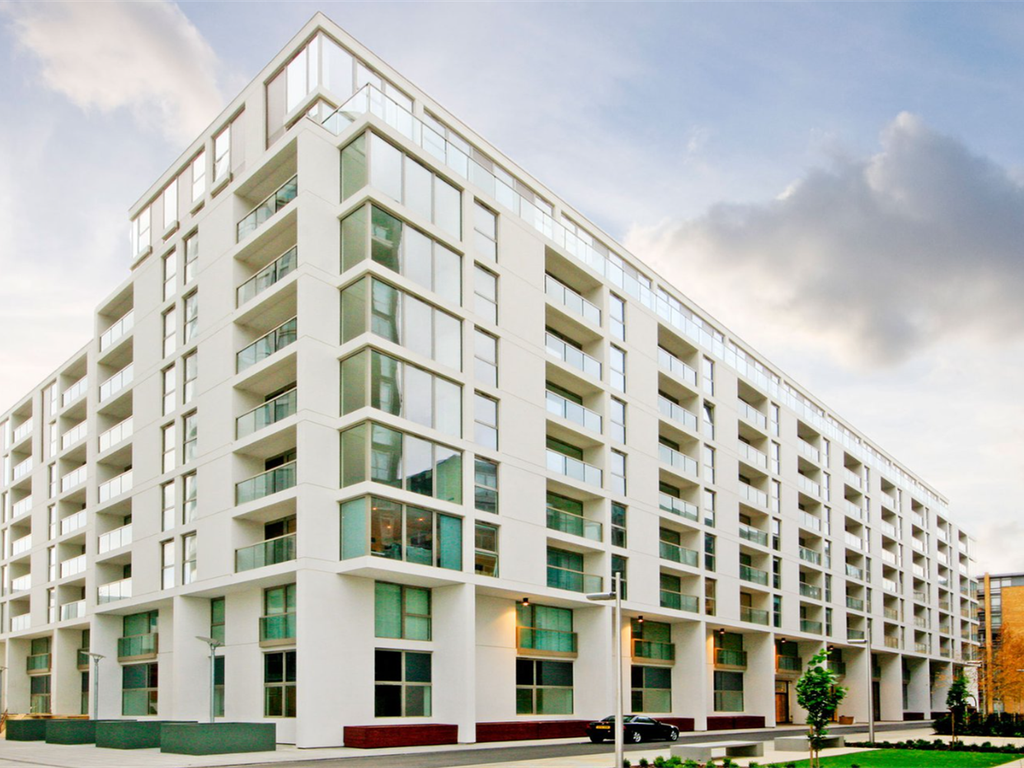 1 bed flat to rent in Trinity Tower, Quadrant Walk E14, £1,950 pcm - Zoopla