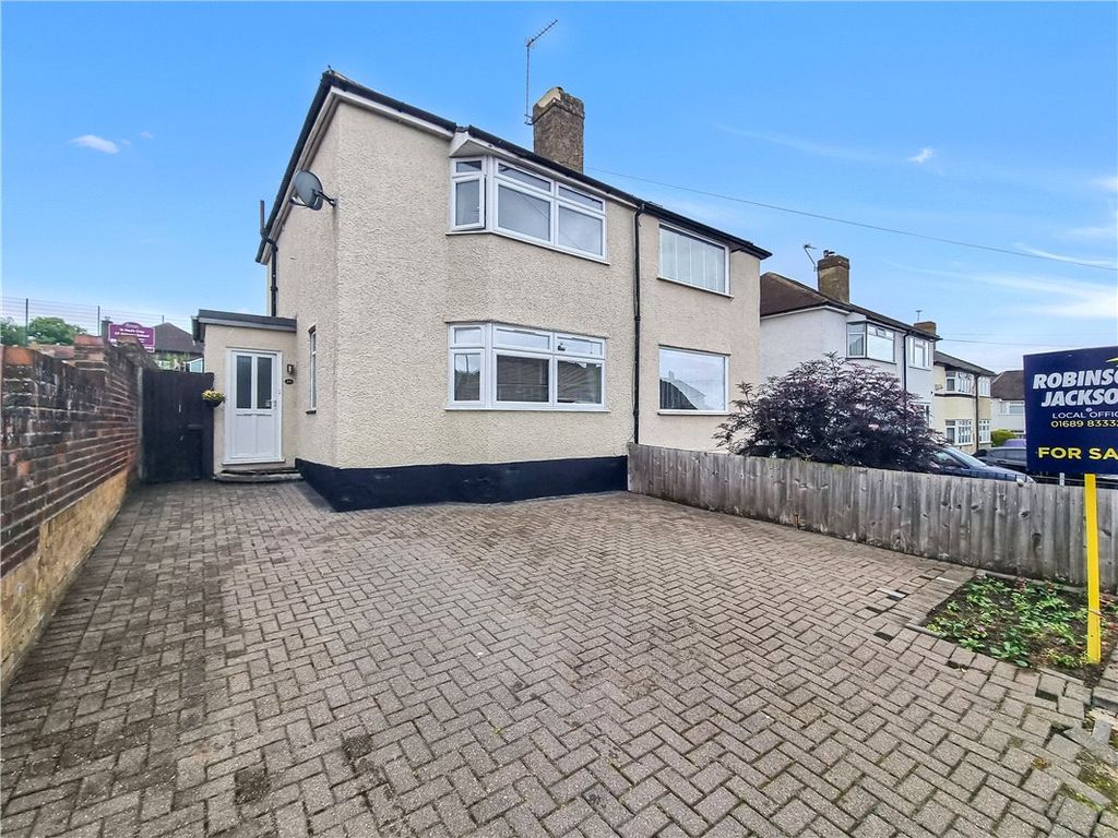 3 Bed Detached House For Sale In Francis Road St Pauls Cray Kent Br5