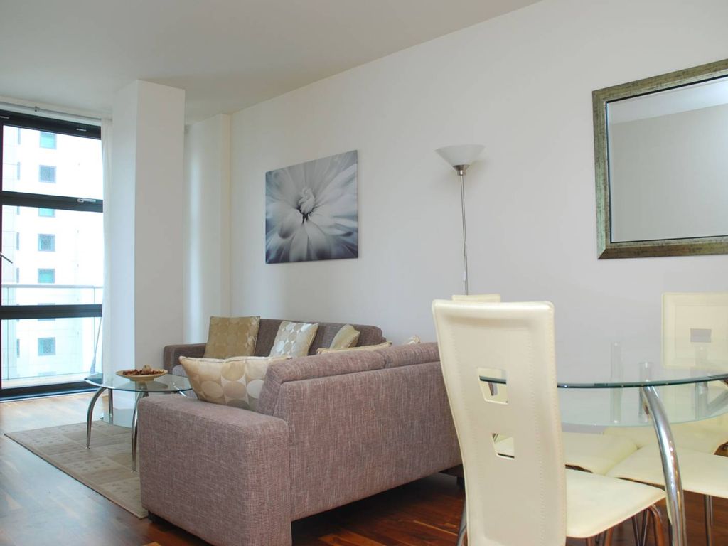 2 bed flat to rent in Discovery Dock West, Canary Wharf, London E14, £ ...