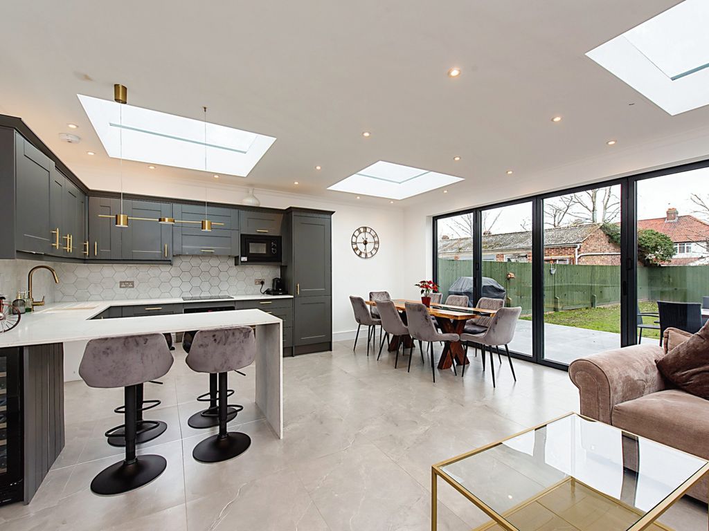 4 Bed Detached House For Sale In Washington Road Worcester Park Kt4
