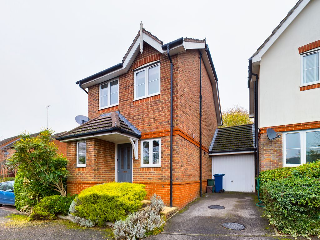 2 bed link-detached house for sale in Old Coach Drive, High Wycombe ...