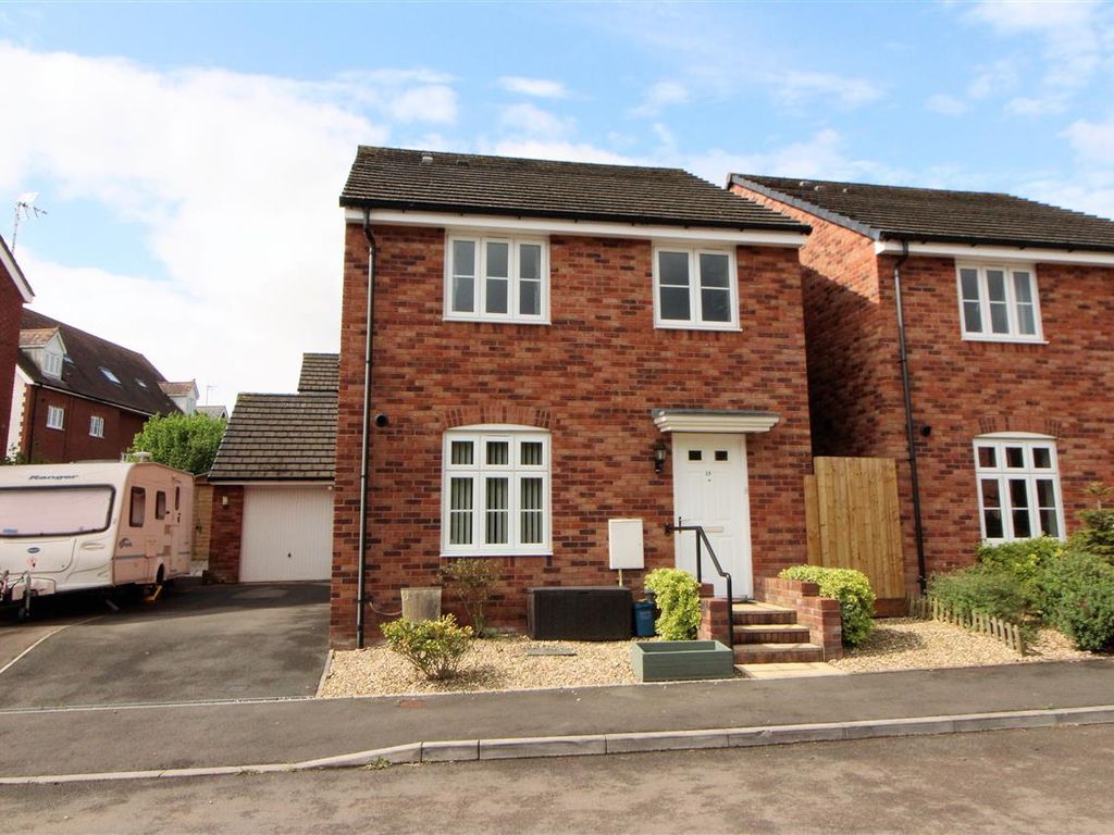 4 bed detached house for sale in Clos Ystwyth, Caldicot NP26 - Zoopla