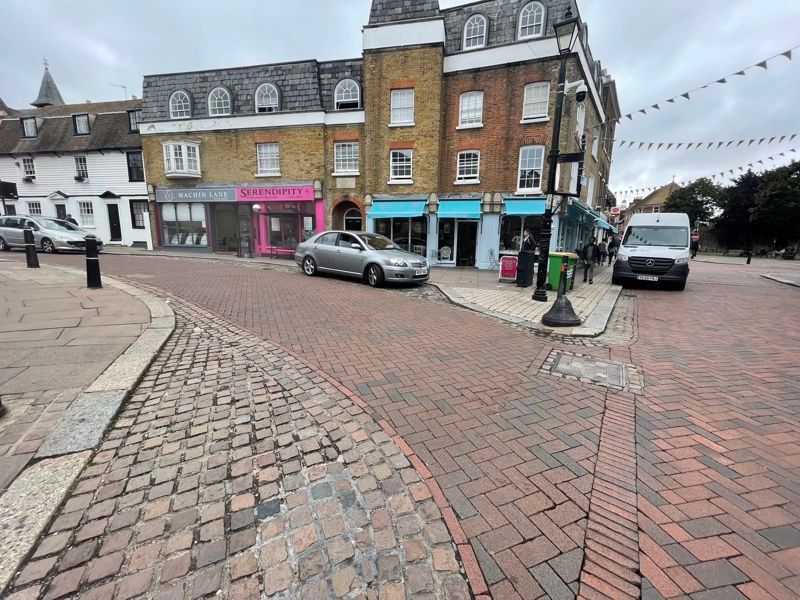 1 bed flat for sale in Crow Lane, Rochester ME1, £130,000 - Zoopla