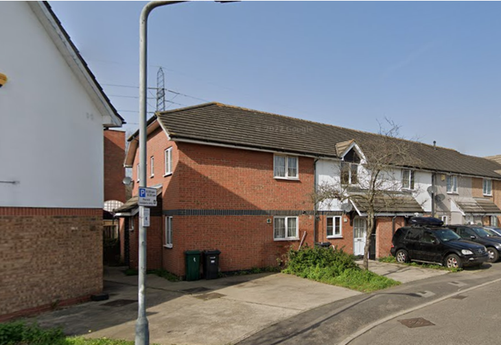3 Bed End Terrace House For Sale In Daffodil Gardens Ilford Essex Ig1