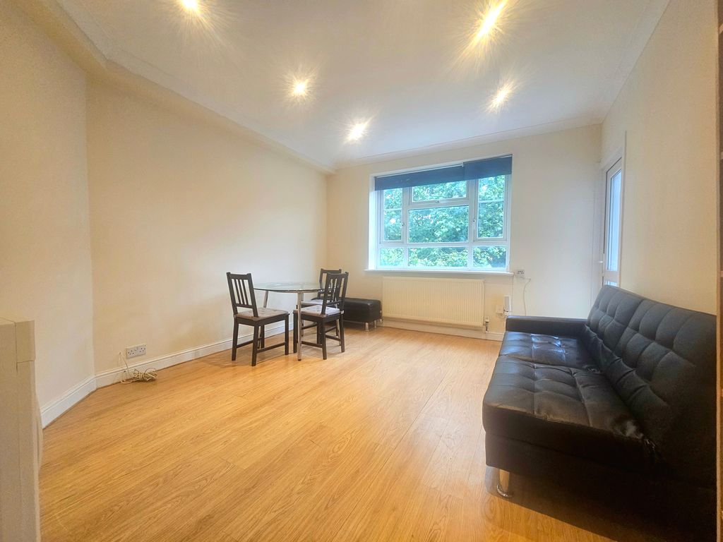 2 bed flat to rent in White City Estate, London W12, £1,850 pcm - Zoopla