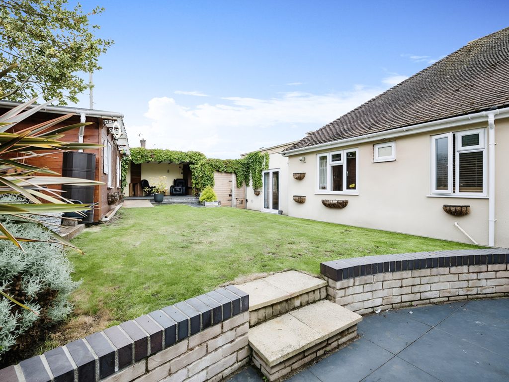 3 bed bungalow for sale in Springhead Lane, Ely CB7, £550,000 - Zoopla