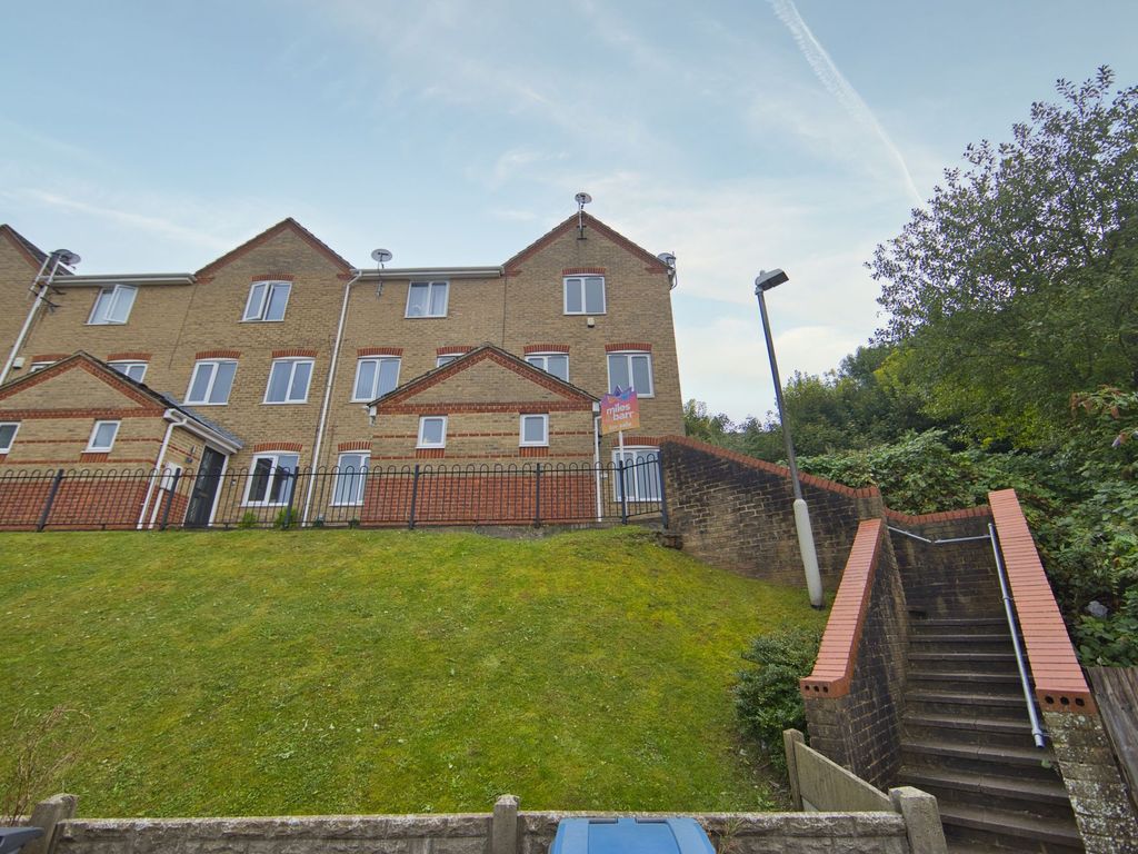 4 Bed End Terrace House For Sale In St Bartholomews Close Dover Ct17