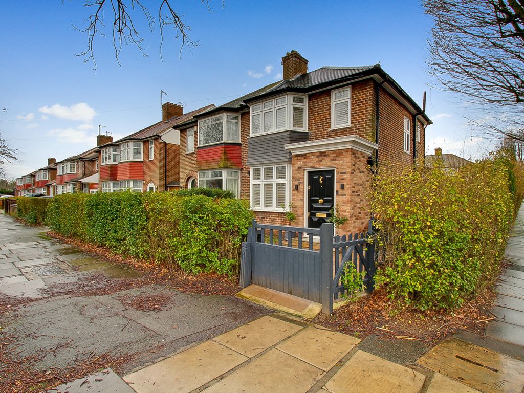 3 Bed Semi Detached House For Sale In Whitton Drive Greenford Ub6 £