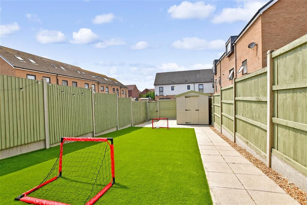 3 bed town house for sale in Ellis Avenue, Dagenham, Essex RM8, £ ...