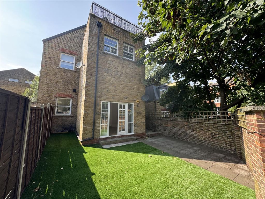 2 bed property to rent in Lenham Road, London SE12, £1,900 pcm - Zoopla