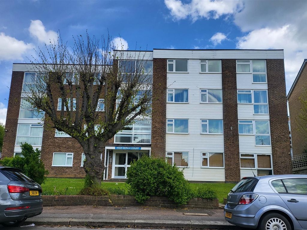 2 bed flat for sale in High Birch Court, New Barnet EN4, £350,000 - Zoopla