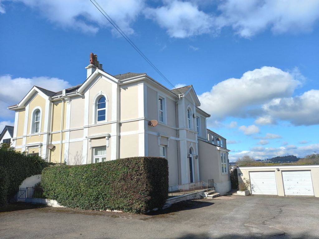 2 bed flat for sale in Petitor Road, Torquay TQ1, £125,000 - Zoopla