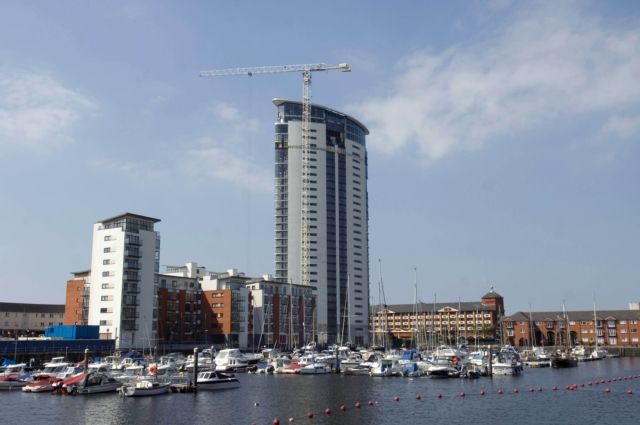 1 bed flat to rent in Trawler Road, Maritime Quarter, Swansea SA1, £975 ...