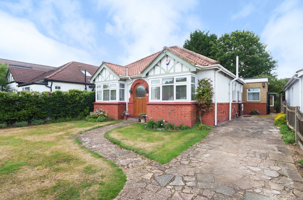 3 bed bungalow for sale in Halford Road, Ickenham, Uxbridge UB10 - Zoopla