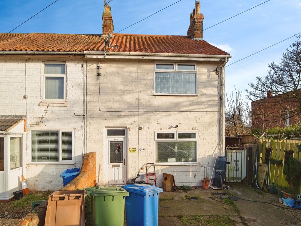 2 Bed End Terrace House For Sale In Queen Street Withernsea Hu19 £