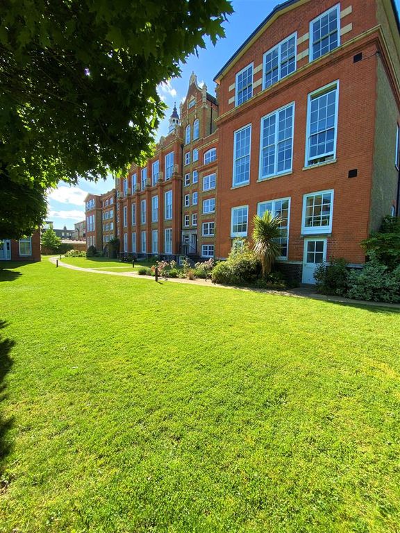 2 bed flat to rent in Beta Place, London SW4, £1,750 pcm - Zoopla