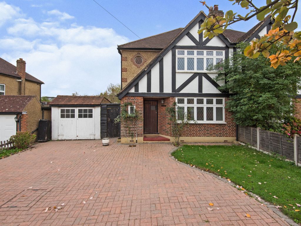 3 Bed Semi Detached House For Sale In Edenfield Gardens Worcester Park