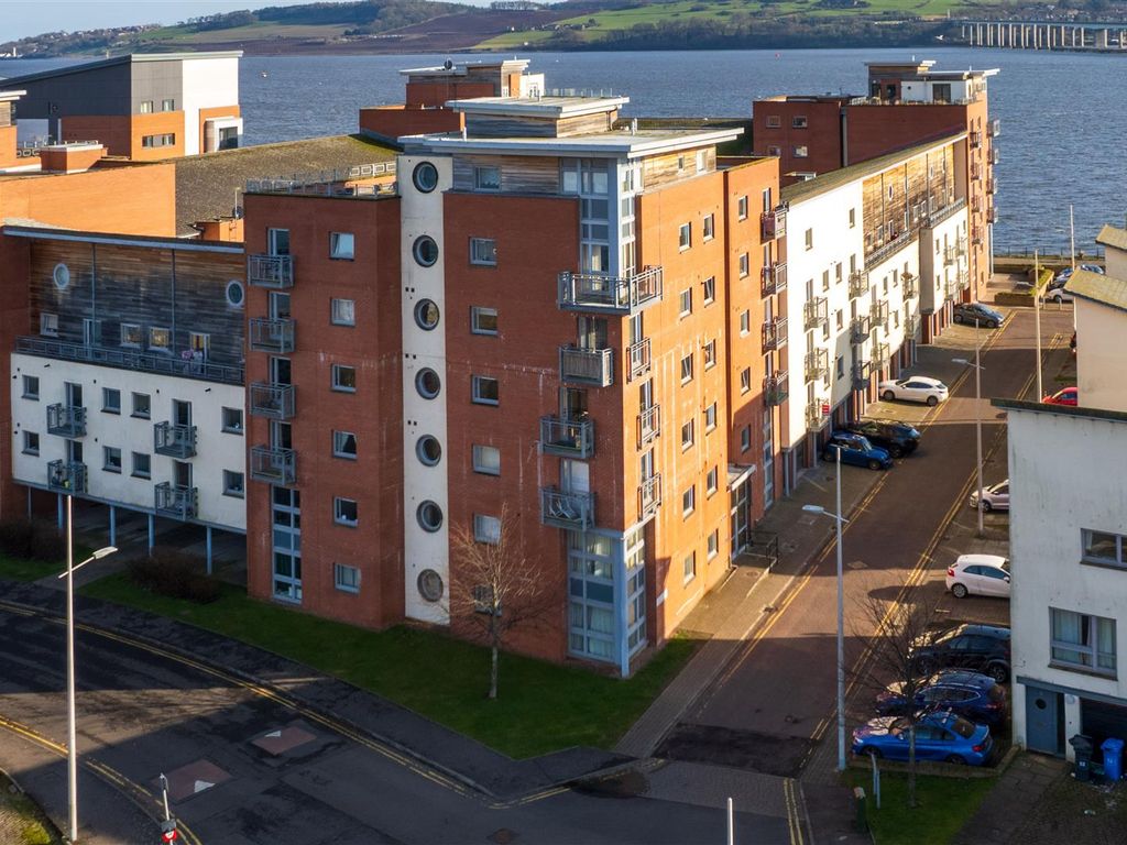 3 bed flat for sale in South Victoria Dock Road, Dundee DD1, £185,000 ...