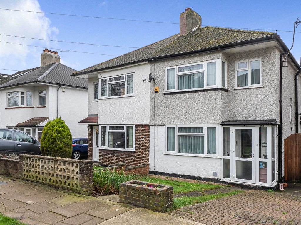 3 Bed Semi Detached House For Sale In Bassetts Way Farnborough