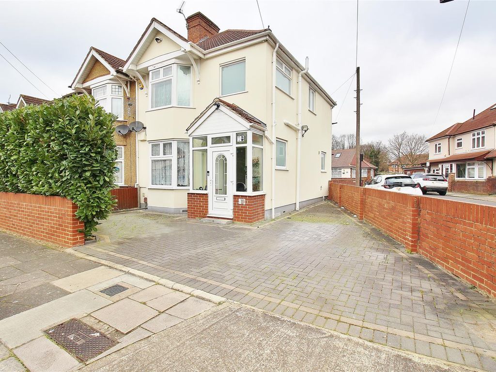 3 Bed Semi Detached House For Sale In Elmsworth Avenue Hounslow Tw3 £
