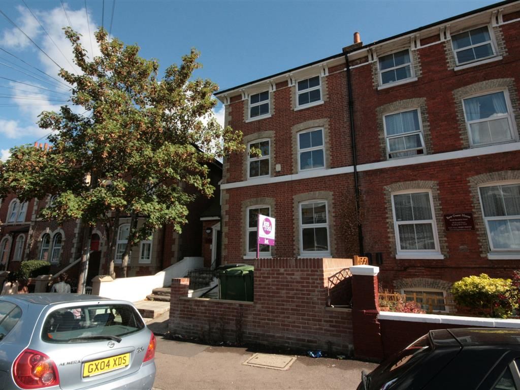 2 bed flat to rent in Russell Street, Reading RG1, £1,100 pcm - Zoopla