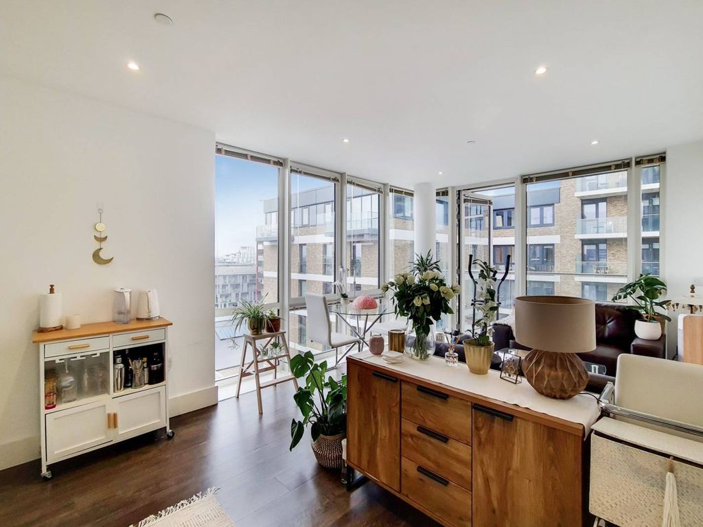 2 bed flat to rent in Naval House, Woolwich Riverside, London SE18 - Zoopla