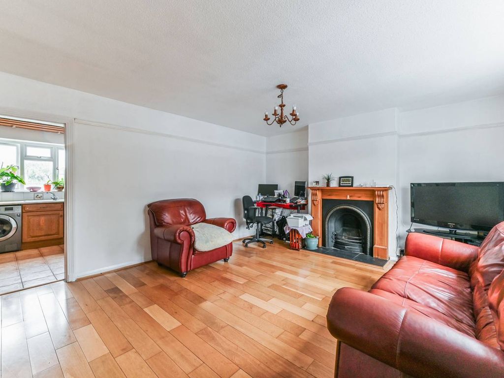 4 Bed Semi Detached House For Sale In Carshalton Sm5 Carshalton