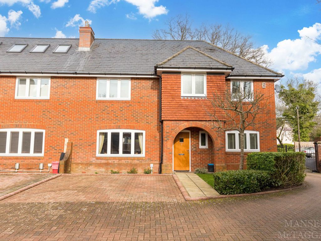 4 bed semi-detached house for sale in Longwall, Felbridge RH19, £ ...