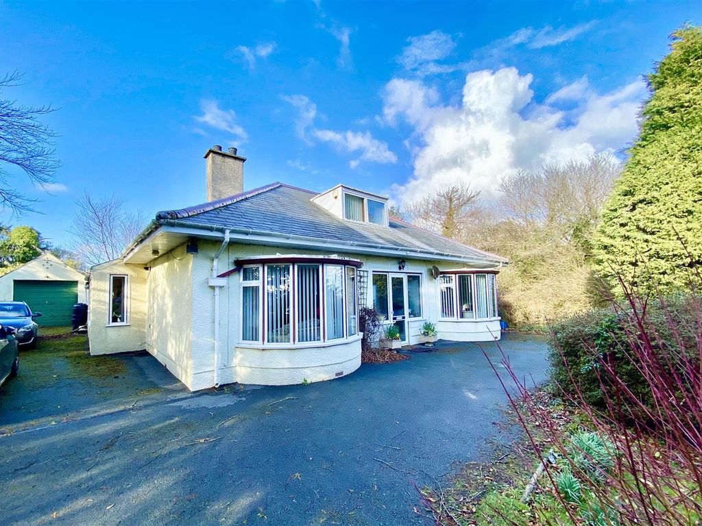 4 bed detached house for sale in Y Ffor, Pwllheli LL53, £295,000 - Zoopla
