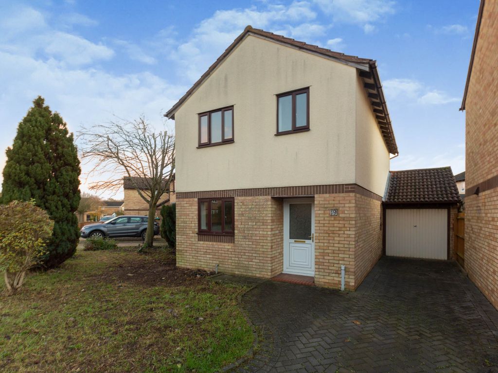 4 bed detached house for sale in Lime Crescent, Bicester OX26 - Zoopla