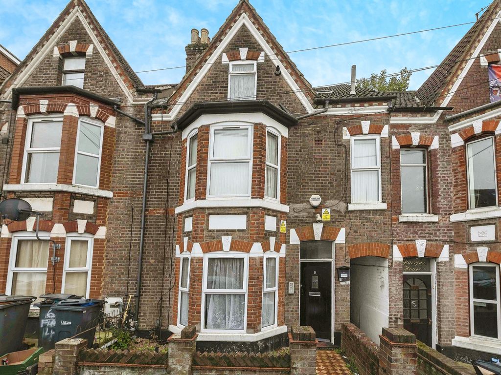 Studio for sale in Cardiff Grove, Luton, Bedfordshire LU1, £100,000 ...