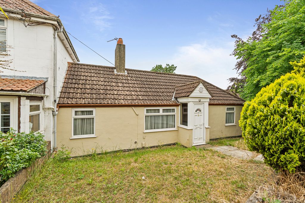3 Bed Semi Detached Bungalow For Sale In Manor Terrace Bursledon