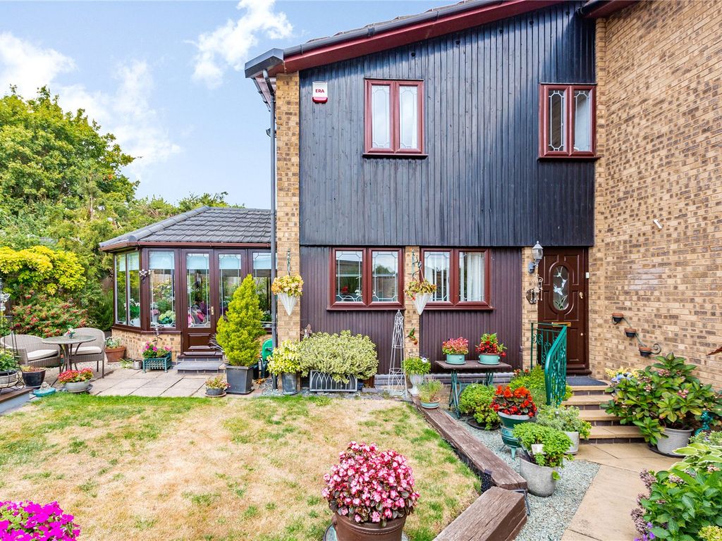 3 bed end terrace house for sale in Leon Drive, Vange, Basildon, Essex ...