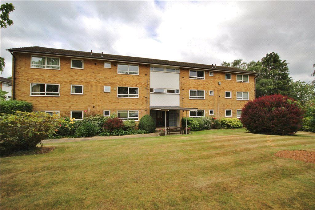 3 bed flat to rent in The Shimmings, Boxgrove Road, Guildford, Surrey ...
