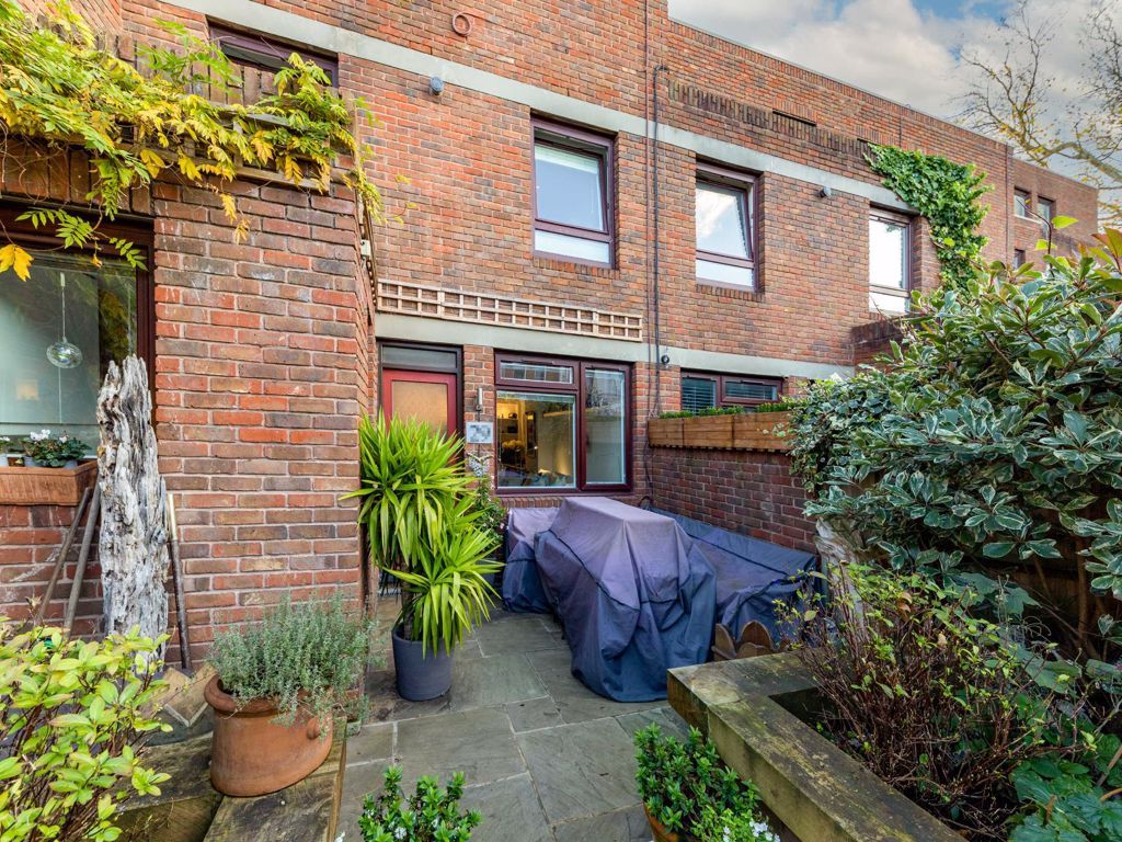 2 bed flat to rent in Colet Gardens, London W14, £2,747 pcm - Zoopla