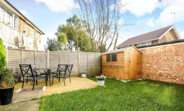 2 bed flat to rent in Adelphi Gardens, Slough SL1, £1,800 pcm - Zoopla